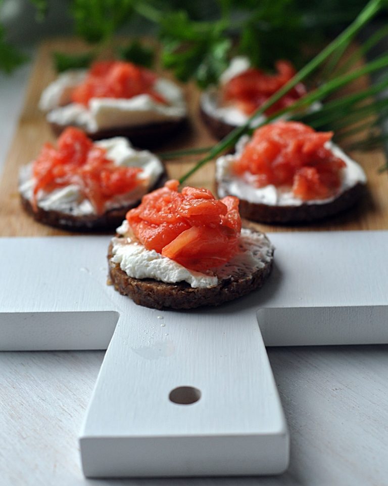 Kanapki z łososiem i serkiem - Damsko-męskie spojrzenie na kuchnię