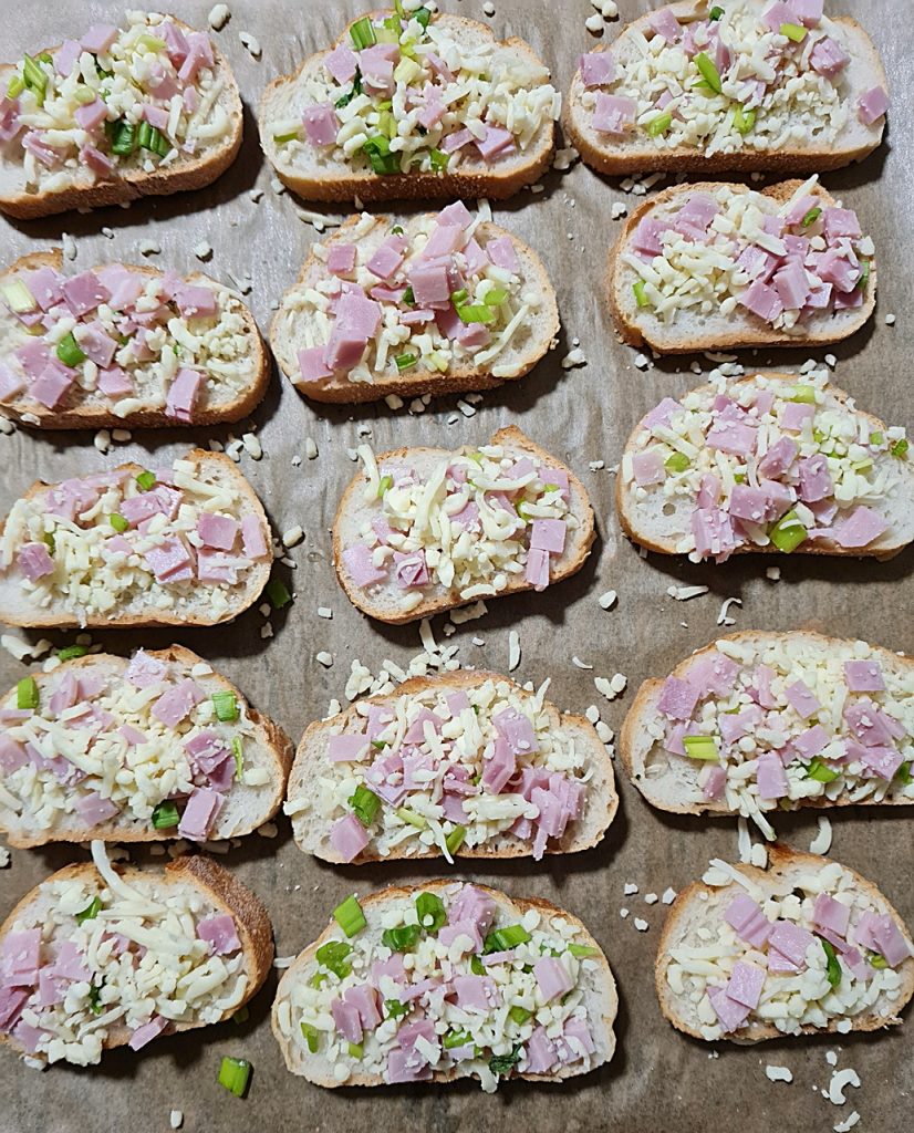 Zapiekane kanapki z serem i szynką - Damsko-męskie spojrzenie na kuchnię